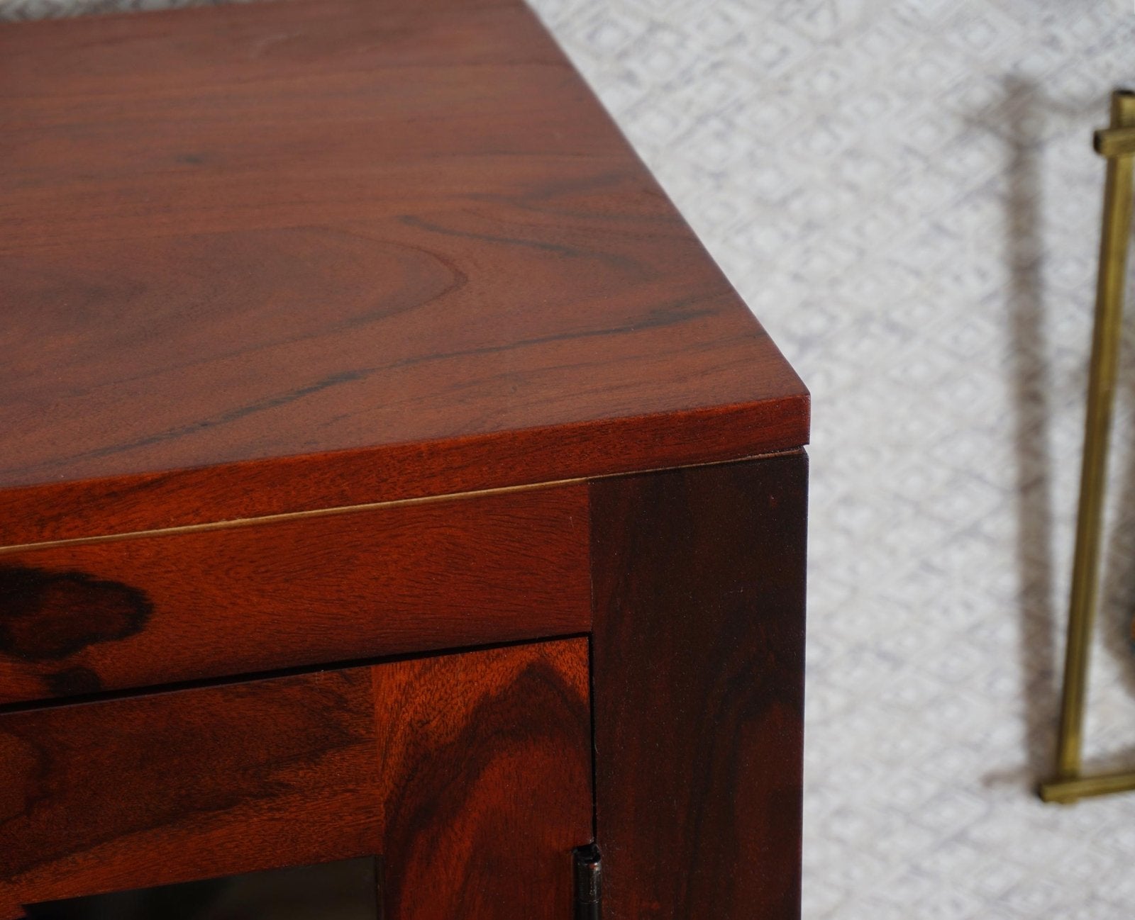 Kottayam Sheesham Wood Kitchen Crockery Cabinet One Door